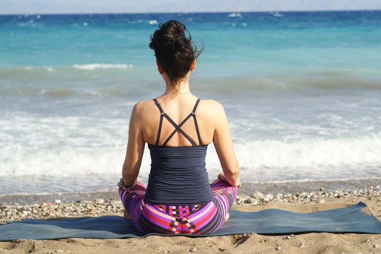 Yoga By The Beach: 8 Easy Tips for The Best Experience