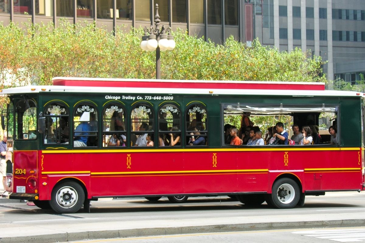 Planning A Trip to Chicago in Summer: 8 Must-See Attractions & Travel Tips