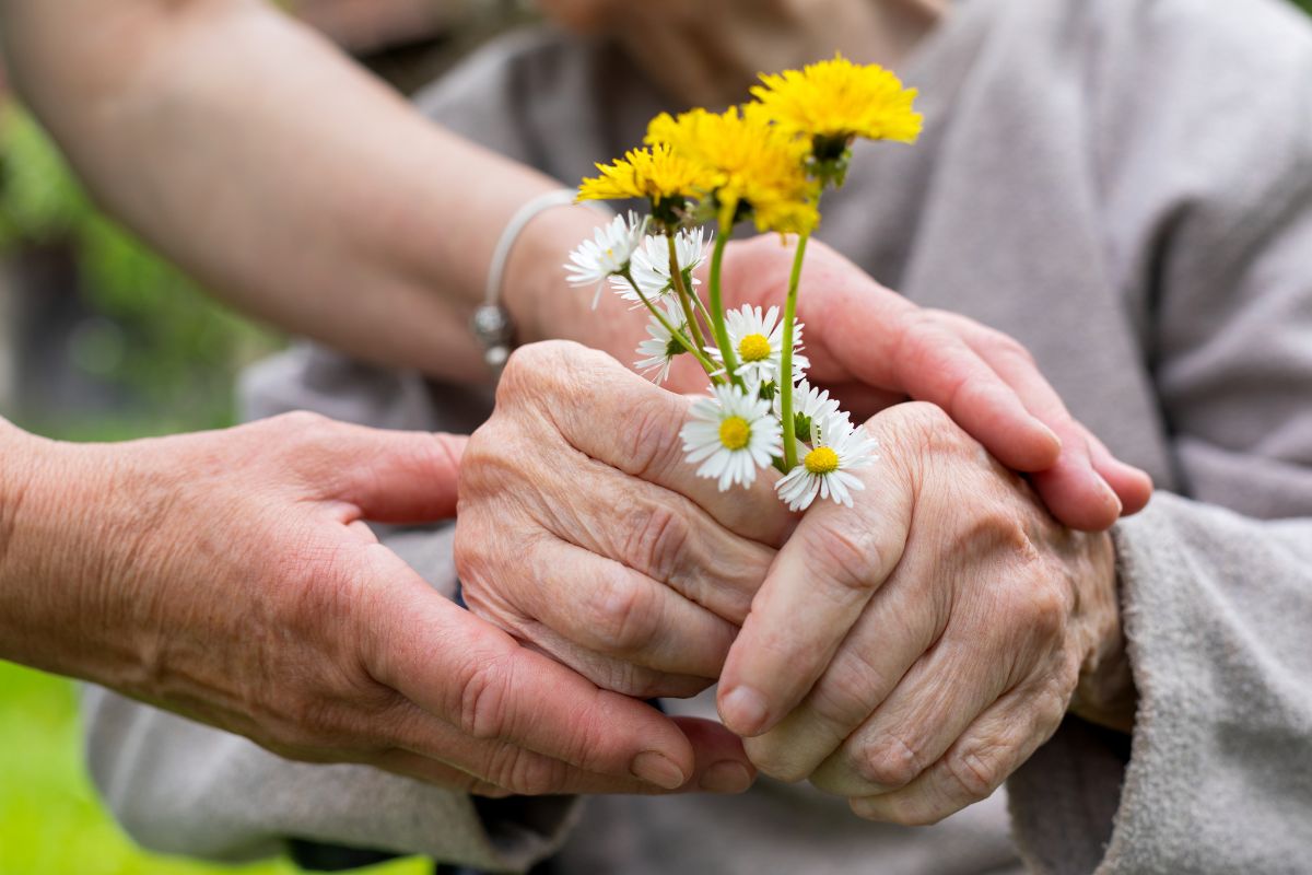 7 Fulfilling Ways You Can Give Back to Community This Year